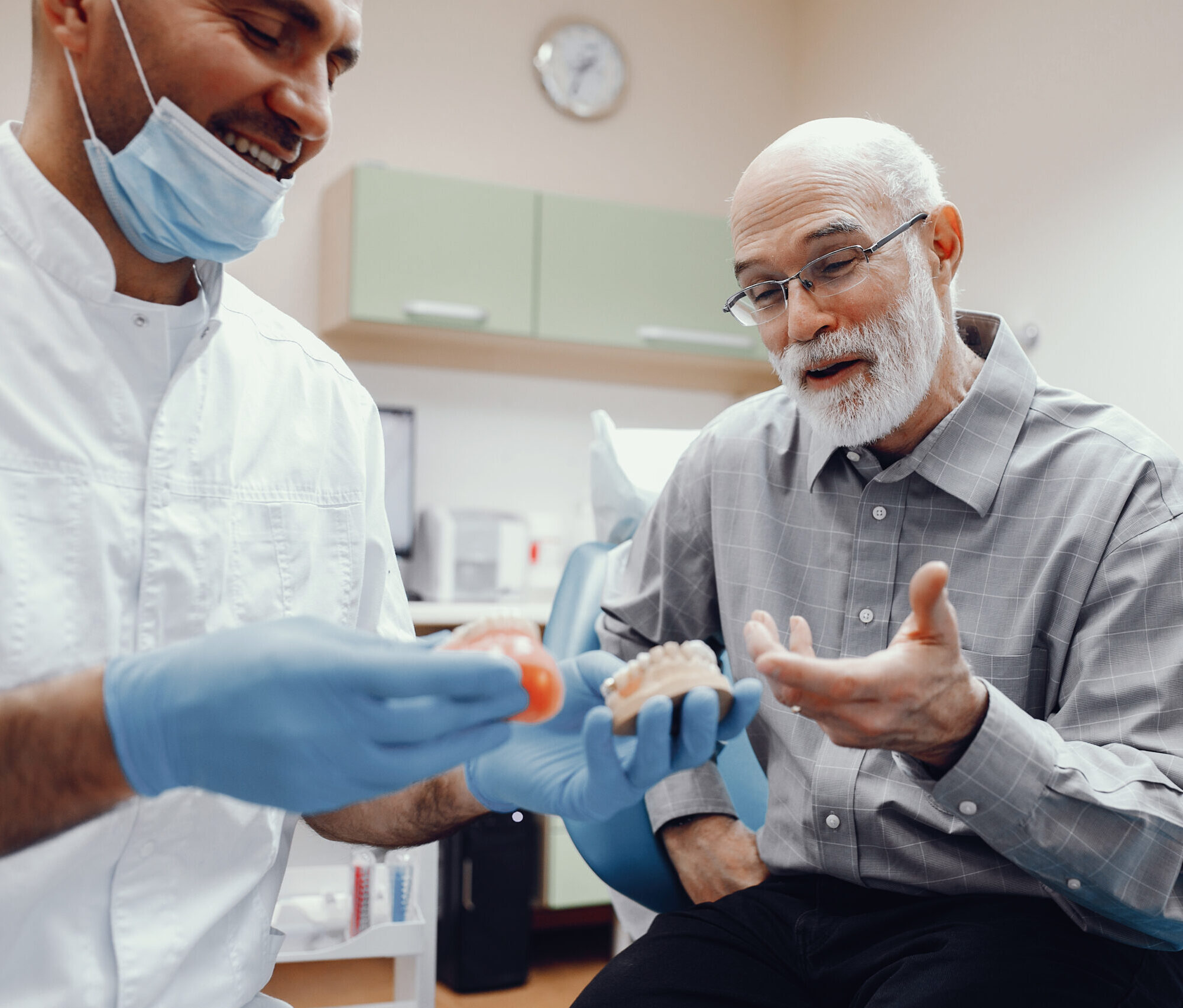 Common Denture Problems: Solutions & Tips for a Comfortable Fit
